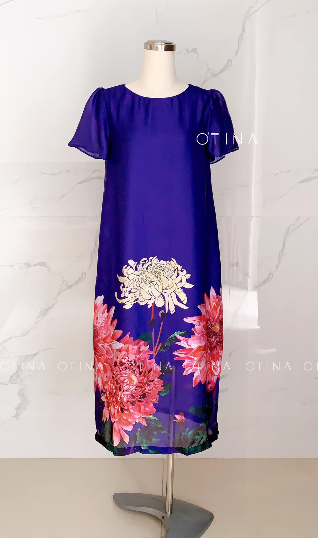 Đầm lụa tơ tằm cúc nền xanh | O'TINA